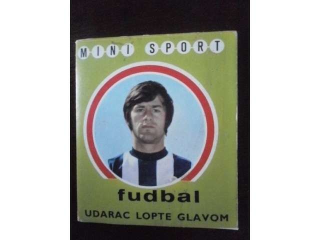 Mini sport  -  FUDBAL  /  Udarac lopte glavom