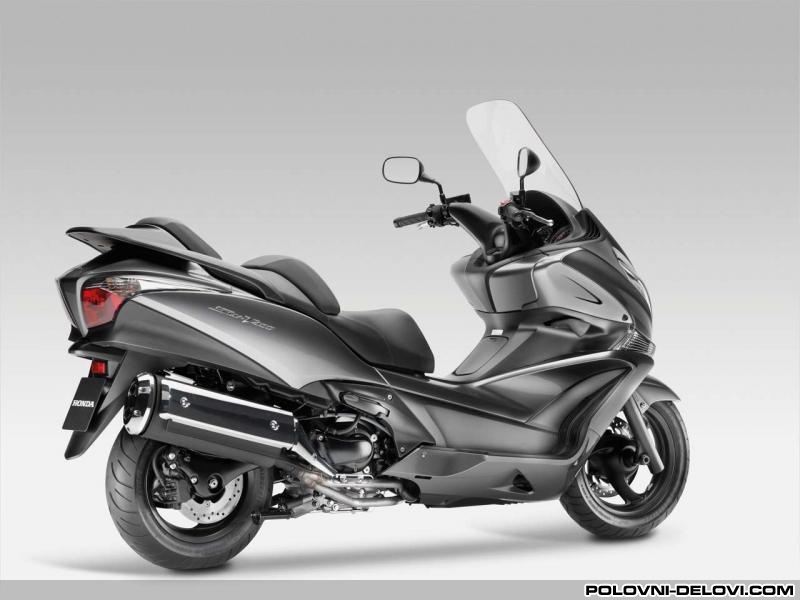 Honda Silver Wing 400 Kompletan motor u delovima