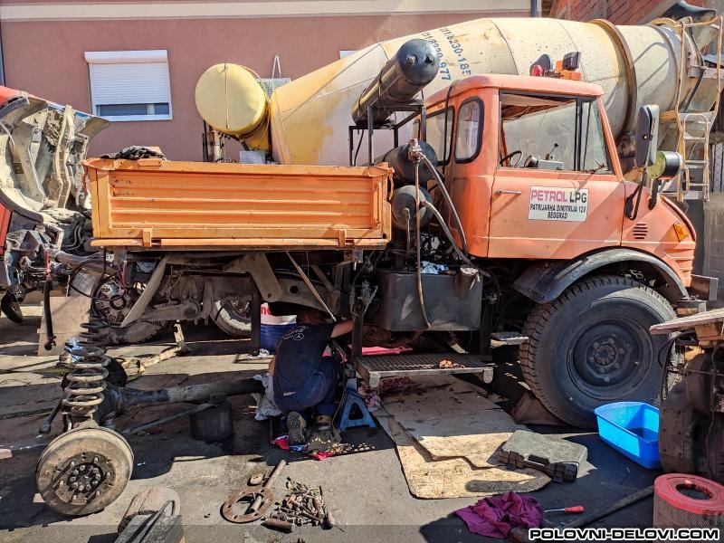 Mercedes Unimog Kompletan Auto U Delovima