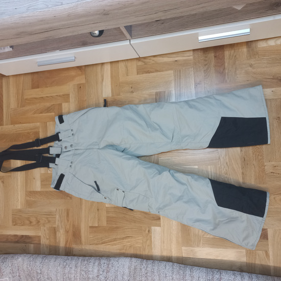 Ski pantalone 146 152 kao nove