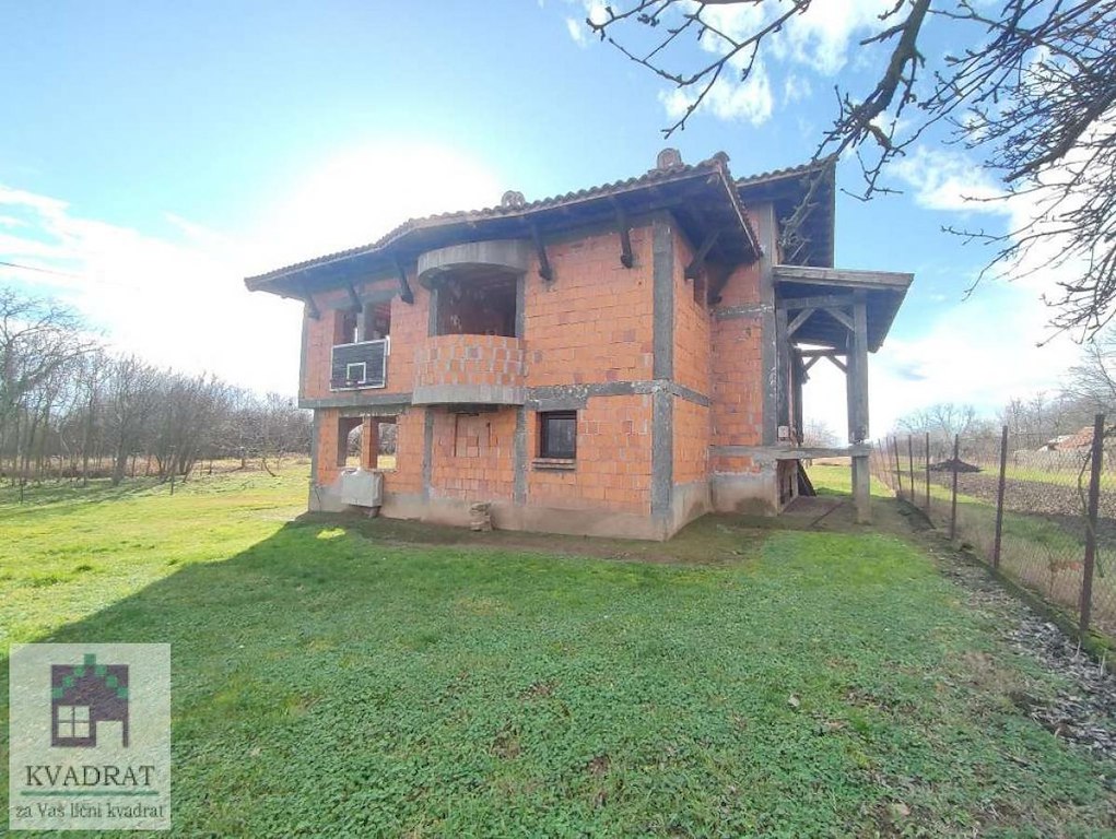 Kuće 220 i 163 m², 35 ari, Obrenovac, Zabrežje – 170 000 €