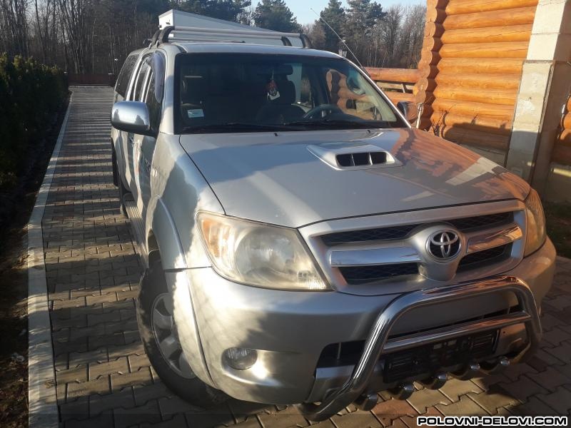 TOYOTA HILUX KOMPLETAN AUTO U DELOVIMA