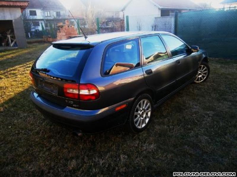 Volvo V40 2.0 Turbo Benzin Kompletan Auto U Delovima