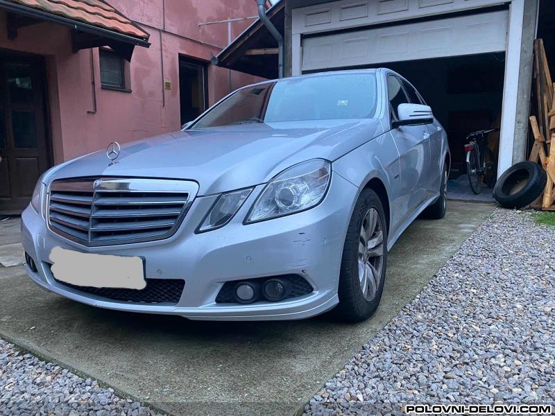 Mercedes E 220 DZ Kompletan Auto U Delovima