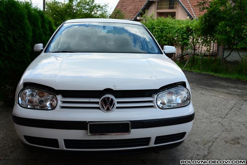 Volkswagen Golf 4 Prednji Branik Bela Karoserija