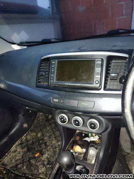 Mitsubishi Lancer Kompletan Auto U Delovima