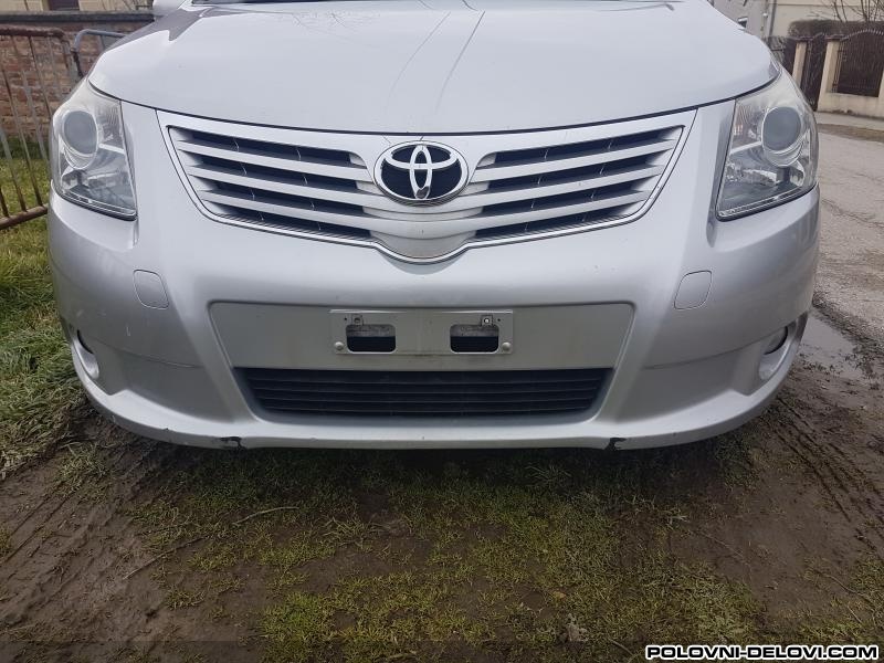 Toyota Avensis FAROVI.MASKA.MAGLENKE.ZNAK.HAUBA Razni Delovi