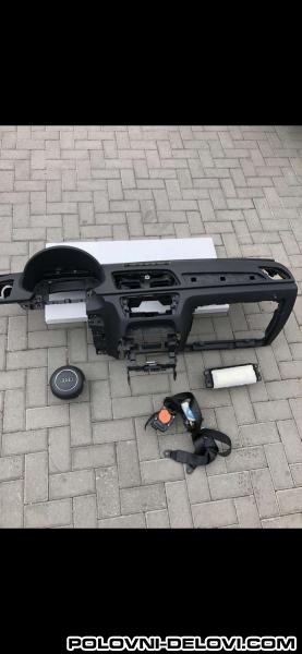 Audi Q3 INSTRUMENT TABLA Enterijer