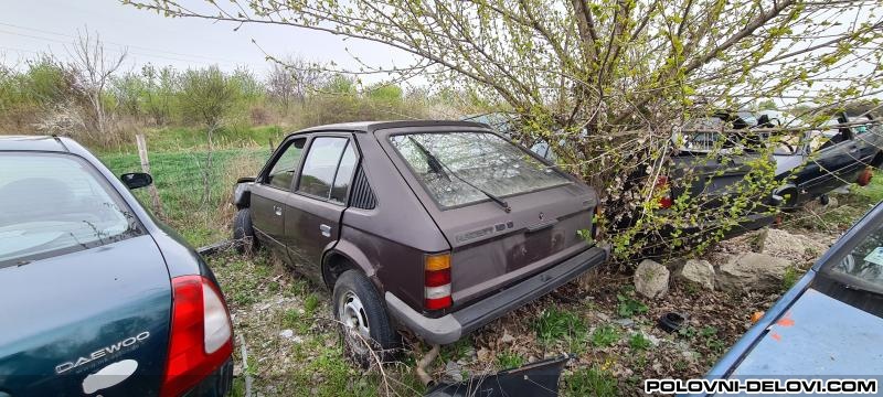 Opel Kadett Polovni Delovi Kompletan Auto U Delovima