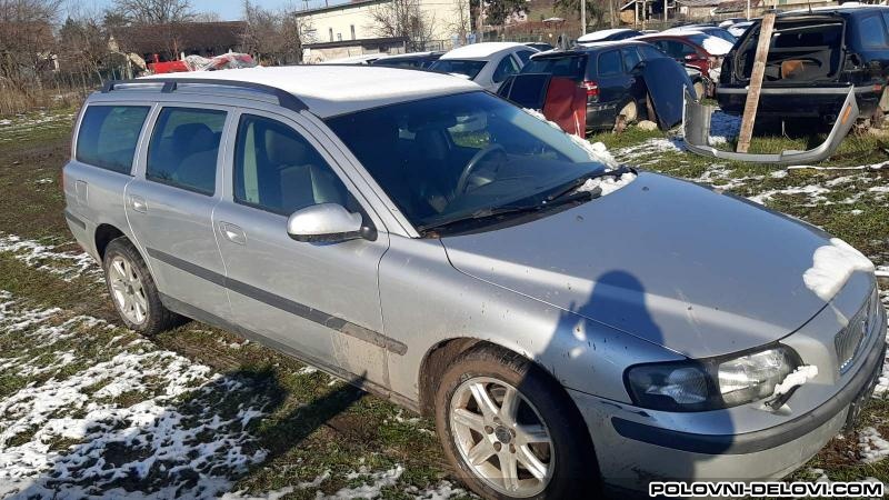 Volvo V70 XC90 S60 V40 C30 Kompletan Auto U Delovima