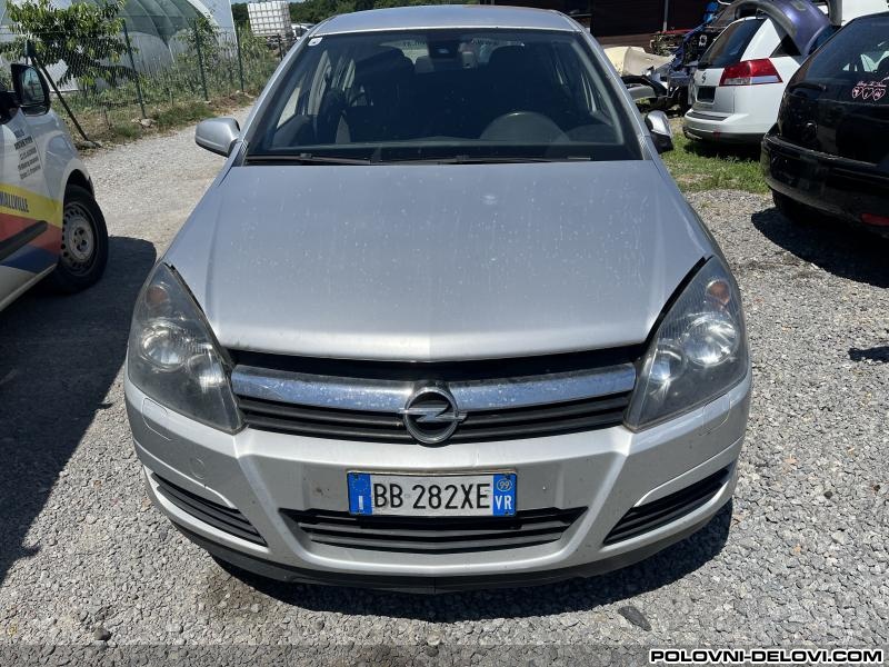 Opel Astra H Karoserija