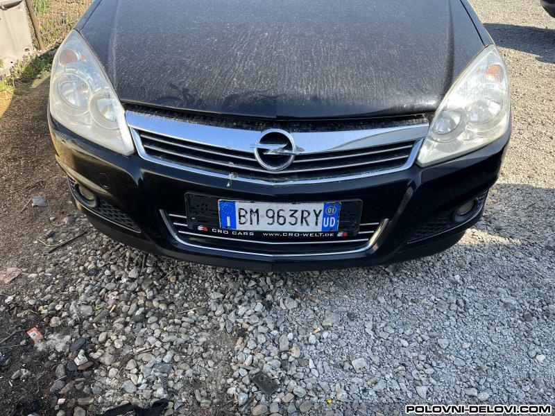 Opel Astra H Z167 Prednji Branik Karoserija