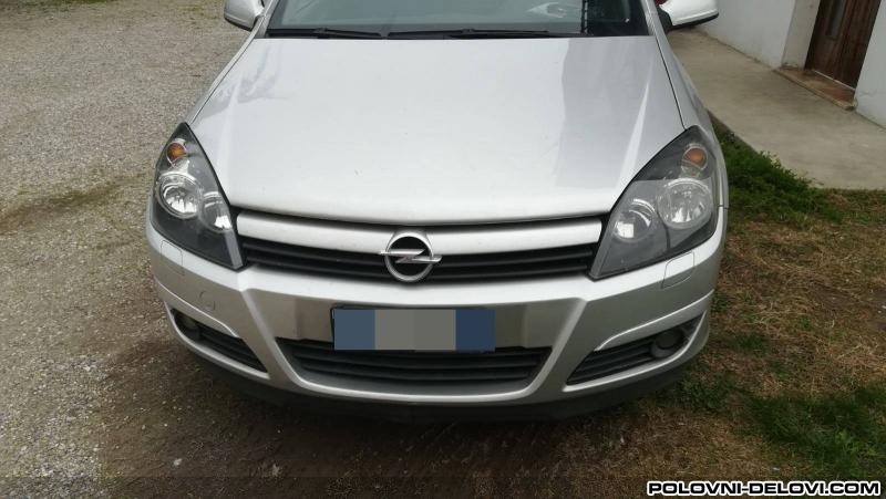 Opel Astra H Prednji Branik Karoserija