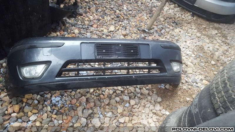 Ford Focus Branik Fokus 1 Kompletan Auto U Delovima