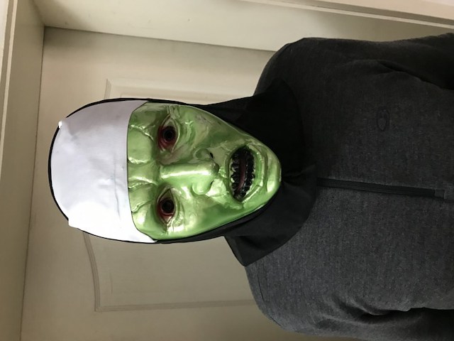 Maska zelena od tvrde plastike sa maramom
