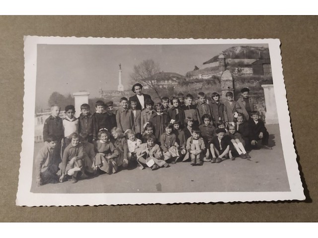 KALEMEGDAN 1957. GOD UČENICI DRUGOG RAZREDA