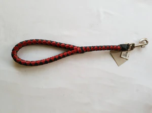 Povodac kožni crveni/crni pleteni kratki