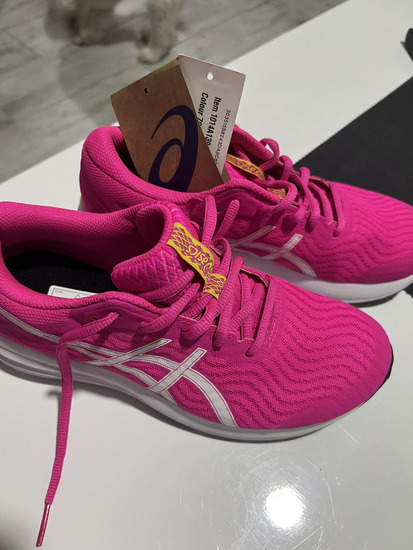 Asics patike nove