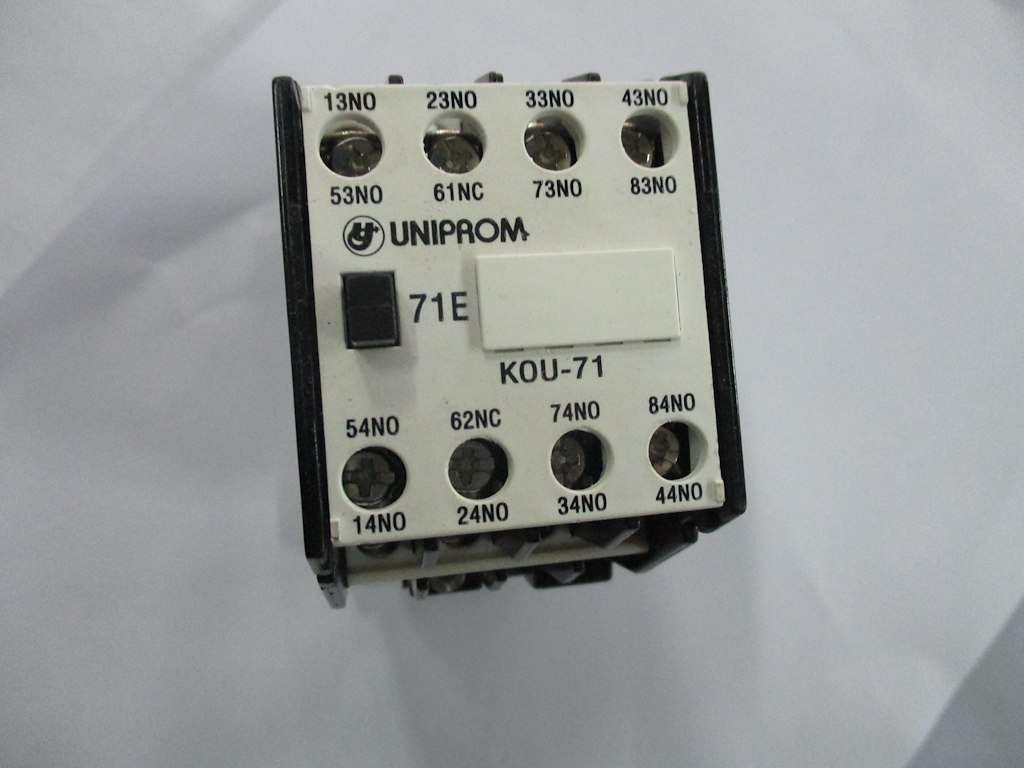 KONTAKTOR POMOCNI KOU-71 220V AC