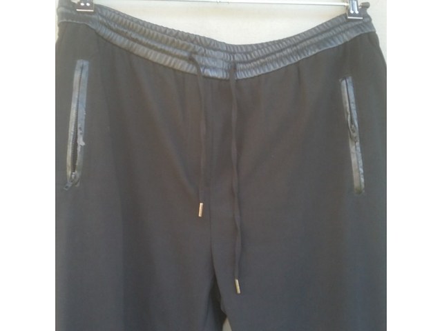 crne pantalone