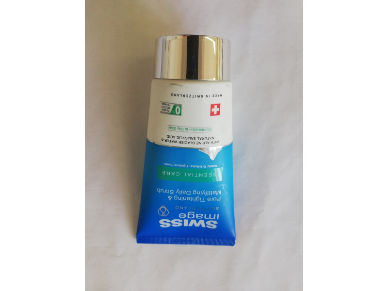 SWISS IMAGE Pore Tightening & Mattifying Daily Scrub