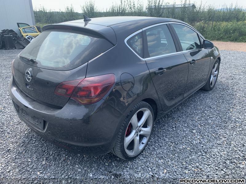 Opel Astra Polustranica Karoserija