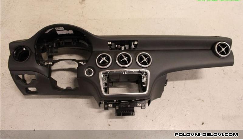 Mercedes A 170 Instrument Tabla Enterijer