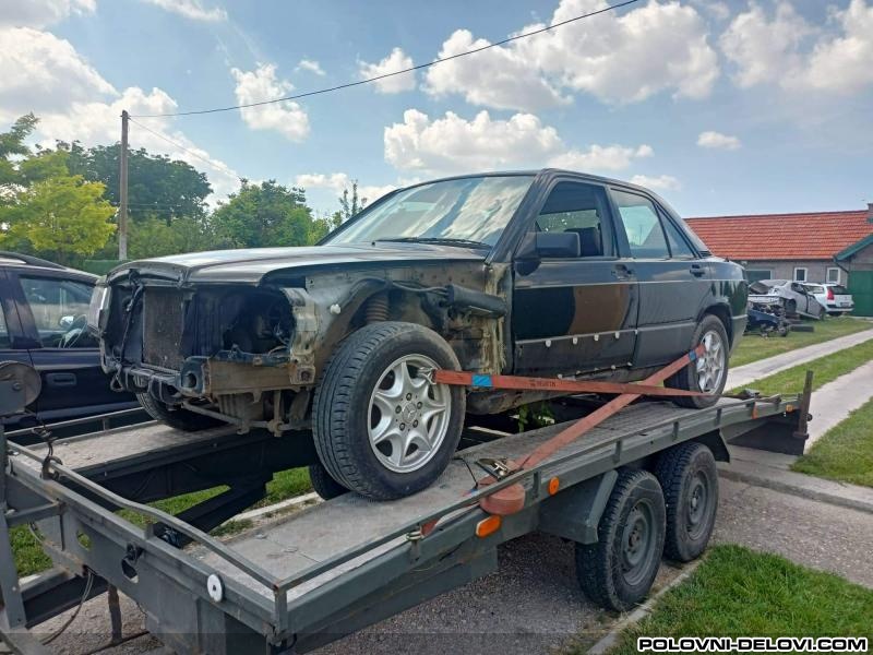 Mercedes 190 2.3 Kompletan Auto U Delovima