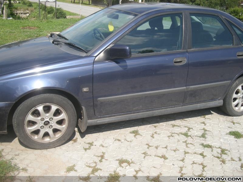 Volvo S40 Kompletan Auto U Delovima