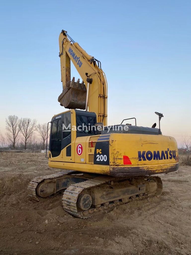 Komatsu PC200-8 bager guseničar