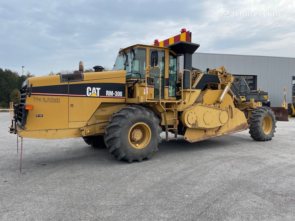 Caterpillar RM 300 mašina za reciklažu asfalta