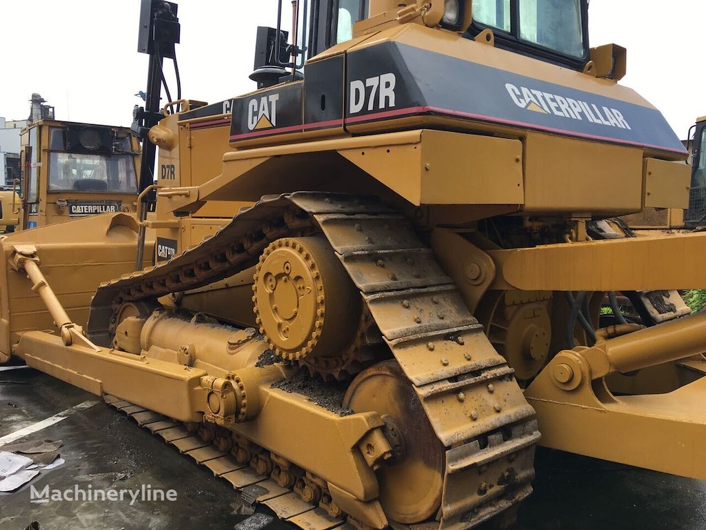 Caterpillar D7R buldožer