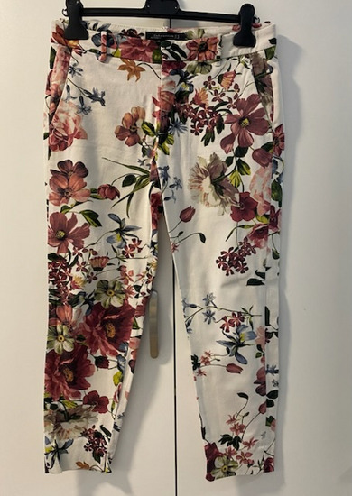 Zara cvetne pantalone