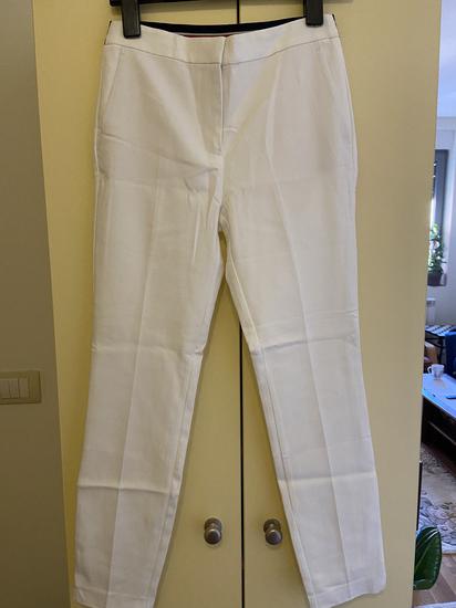 Bele poslovne pantalone
