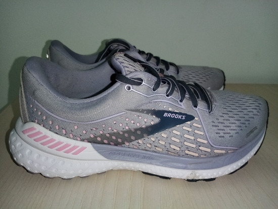 BROOKS patike za trcanje br 37,5 ORIGINAL