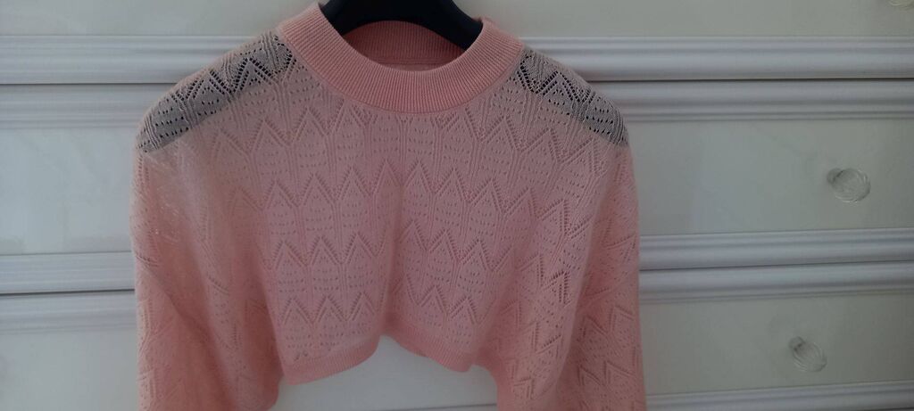 Novi ZARA crop top džemper- M (170/88A). Rupičast, roze boje