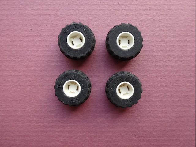 Lot od 4 LEGO točka 24 x 12mm (56890)
