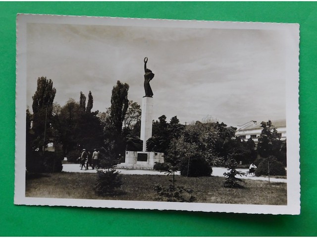 Kragujevac 1957 - Spomenik palim šumadincima