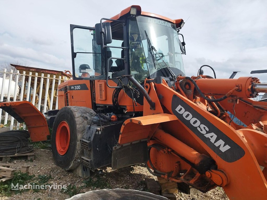 Doosan DL300-3 prednji utovarivač po rezervnim delovima