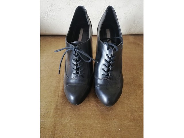 Crne kožne cipele Zara