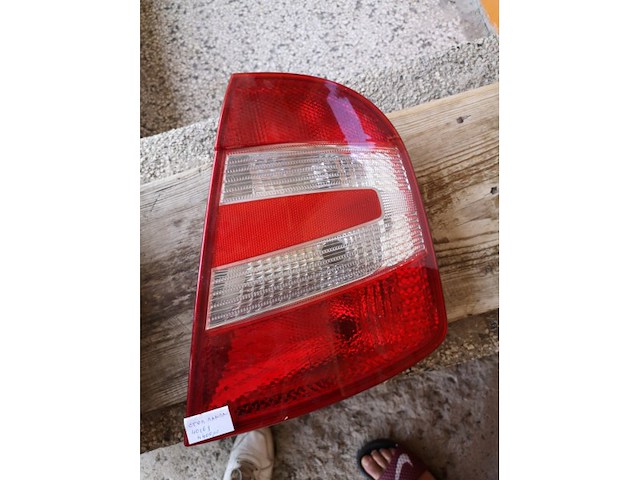 Skoda Fabia stop lampa zadnje svetlo desno 04 - 07 NOVO