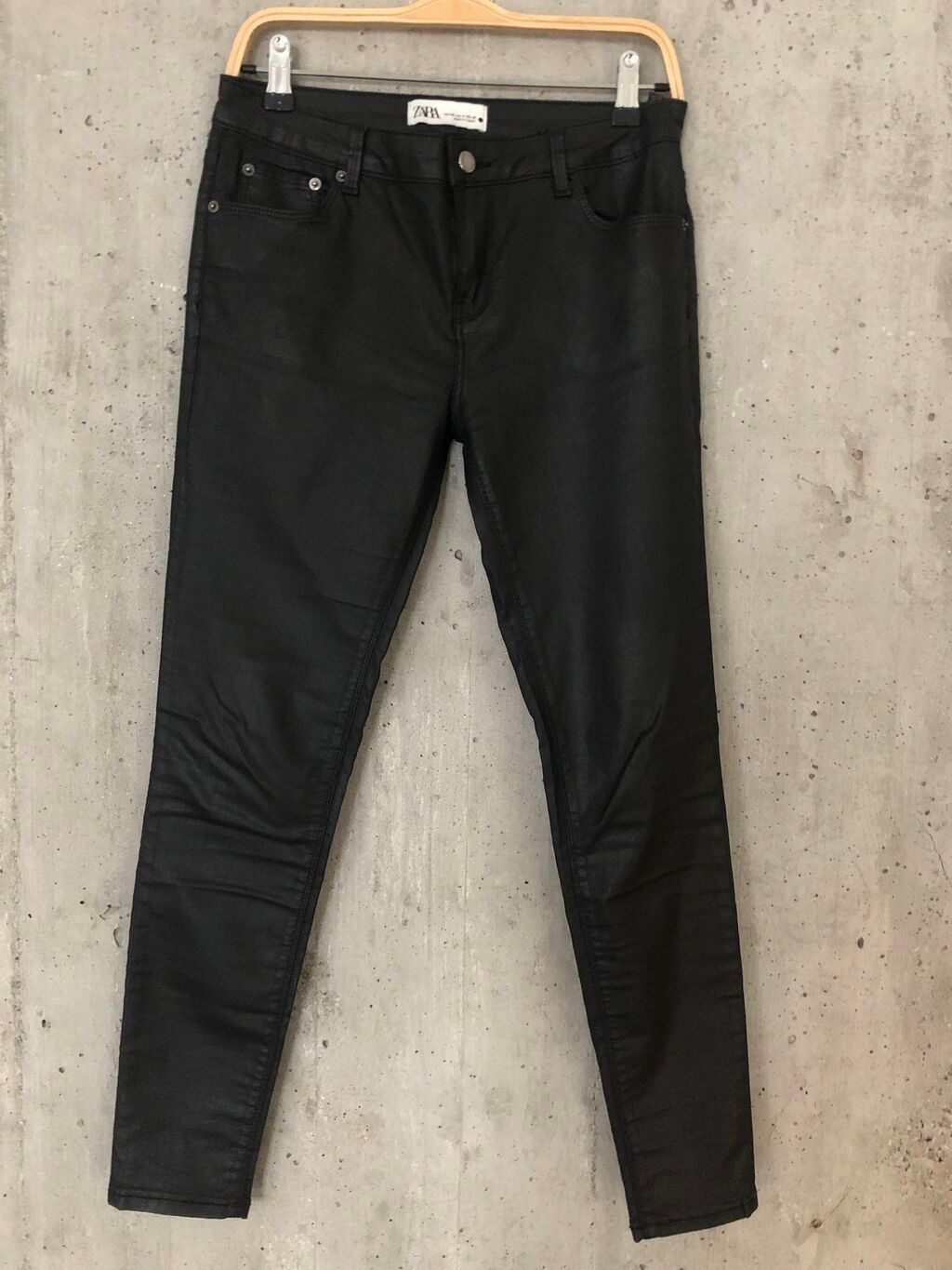 NEKORISCENE ZARA eko koža PANTALONE Velicina 36 ka 38 Duzina nogavice