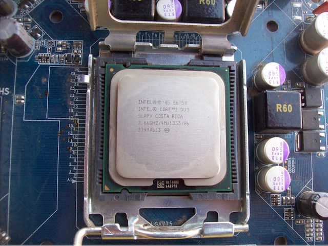 Intel Core 2 Duo E6750(2x 2.66 Ghz, 4Mb, 1333 fsb)