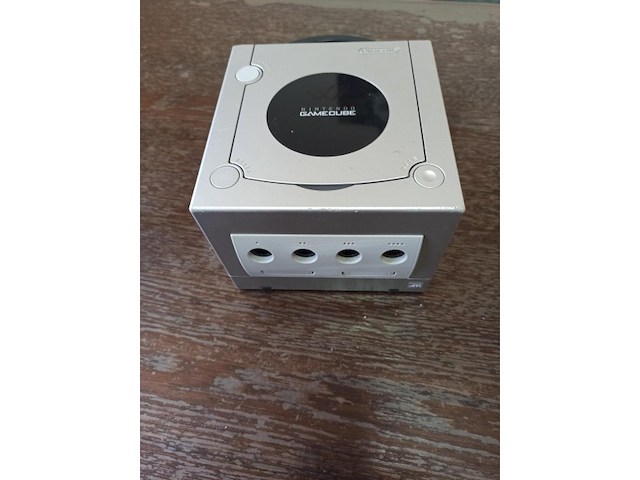 nintendo game cube konzola ispravna ko sa slika