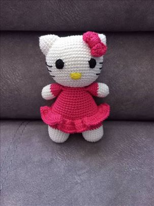 Heklana igračka Hello Kitty, amigurumi