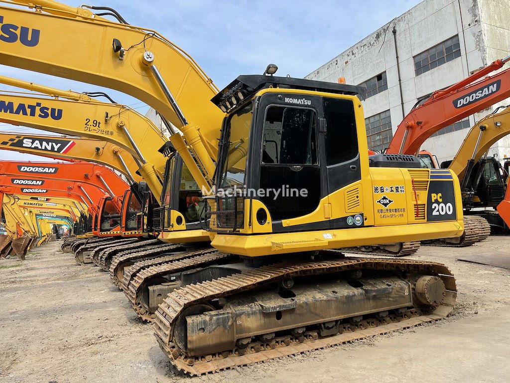 Komatsu PC200-8 PC220-8 PC220 bager guseničar