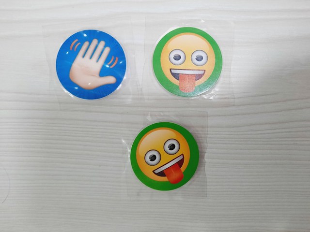 EMOJI KLIPSI TAZOSI