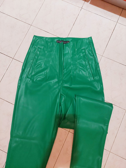 Nove zelene pantalone od eko koze