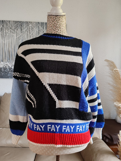 FAY skupoceni džemper 38