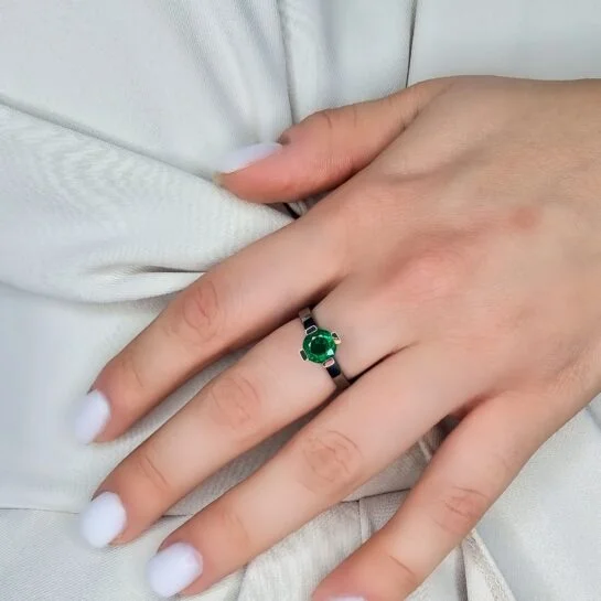 Prsten sa smaragdom by Daniela Komatović